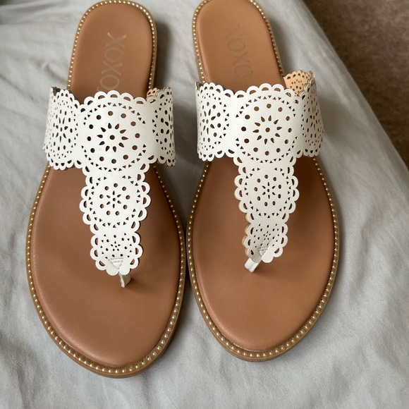XOXO | Shoes | Like New Xoxo White Sandals Sz 65 | Poshmark